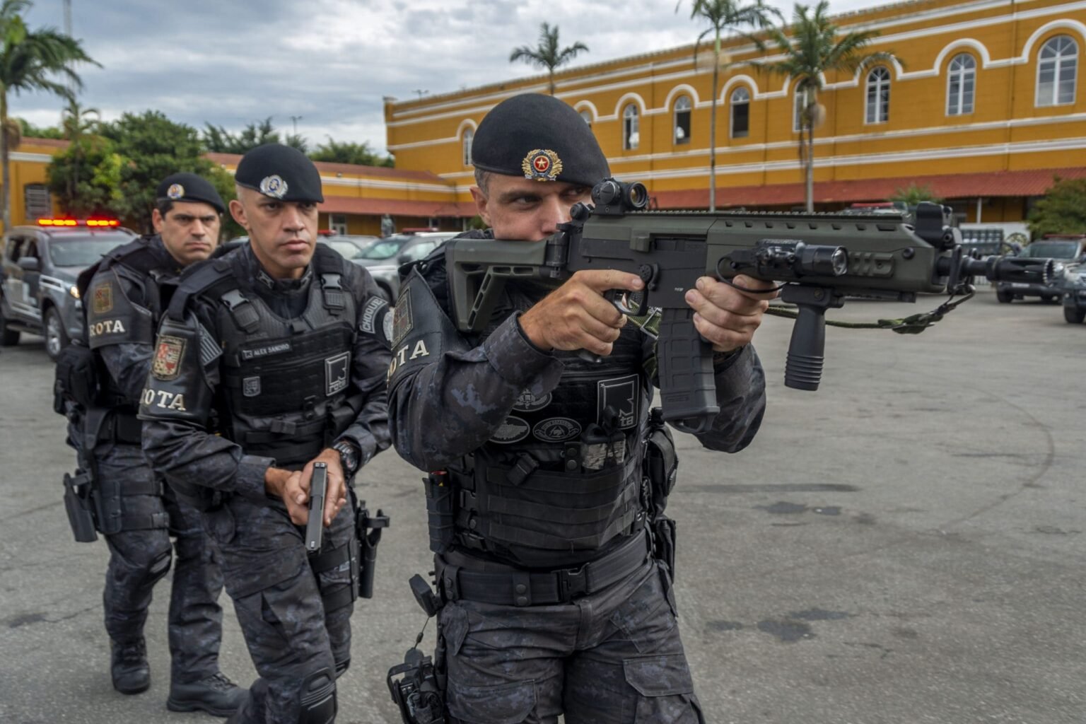 Policiais da ROTA: História, Como Ingressar, Desafios e Salários - Vida ...